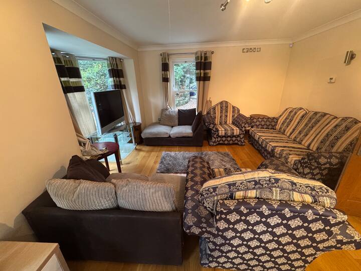 4 Deluxe Double En-suite Beds, Kitchen, Parking - Sheffield