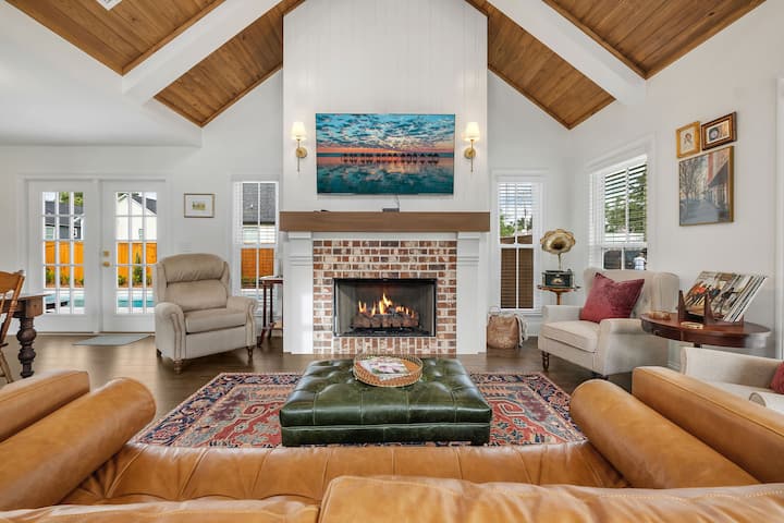 Romantic Downtown Retreat W/ Pool & Lounge - Thomasville