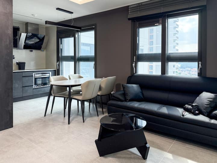 [오픈특가]신축 오션뷰 테라스 호텔 해운대  디럭스 스위트, 송정 해수욕장 5분 거리,방2 - Busan