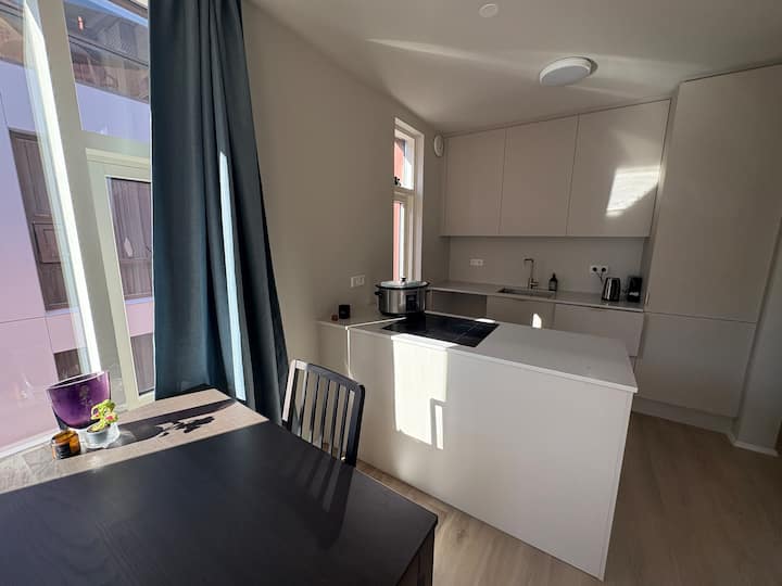 Light-filled & New Apartment With Balcony - Reykjavik