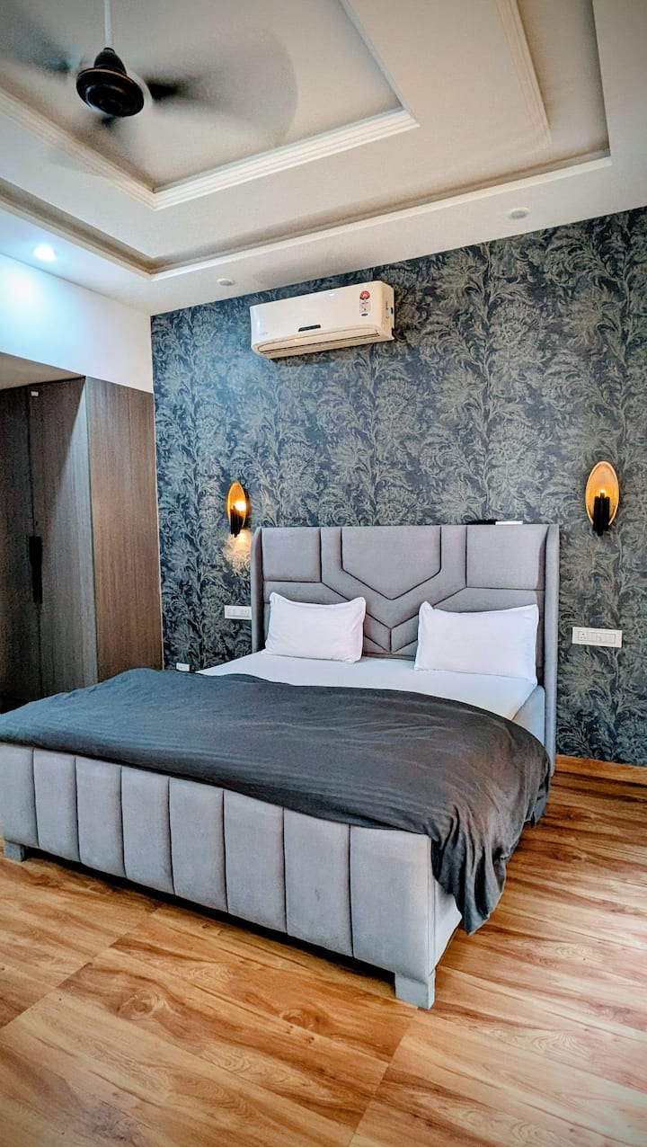 Airport Chowk| 3bhk | First Floor | Prime Location - Sahibzada Ajit Singh Nagar