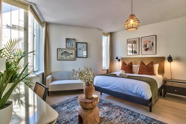 Best Position Sea Point Studio - Cape Town