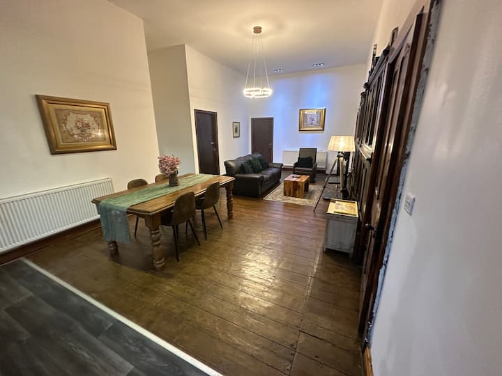 The Church Tb - Elegant 3- Bedroom Flat With Style - Oldham