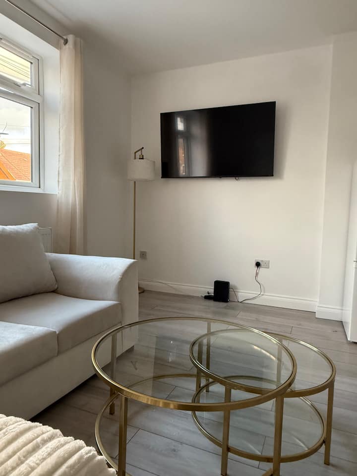 Chic & Cozy Watford Apartment - Watford