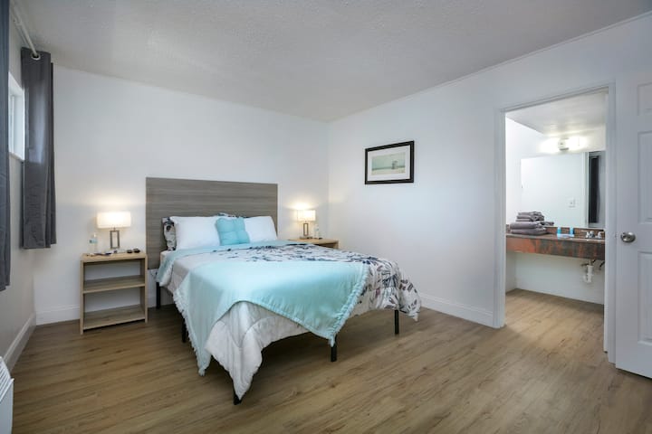 Cozy Hotel Suite With Private Kitchen - Jacksonville, FL
