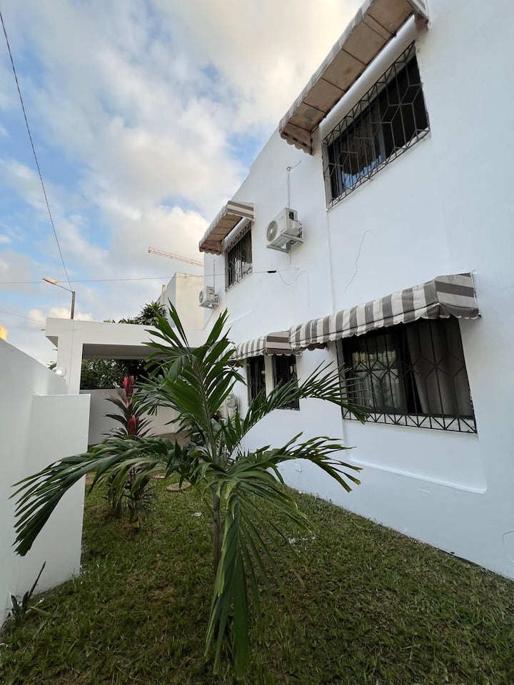 Une Chaleureuse Villa De 4 Chambres - Abidjan
