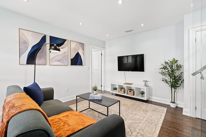 3 Beds W/ Patio+bbq+near Woodbine Beach, Sleeps 6 - Toronto