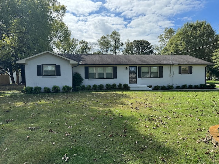 True South Retreat Llc.
2 Minutes To I-24 - Bonnaroo Music And Art Festival