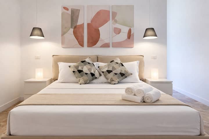 Stylish Roman Escape | Near Colosseum & Metro - Rome
