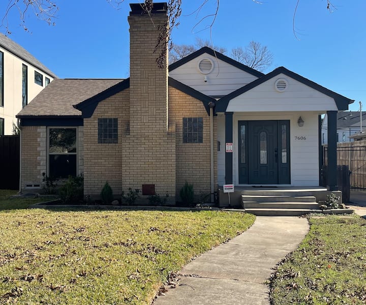 The Camel Cottage - Children's Aquarium Dallas at Fair Park
