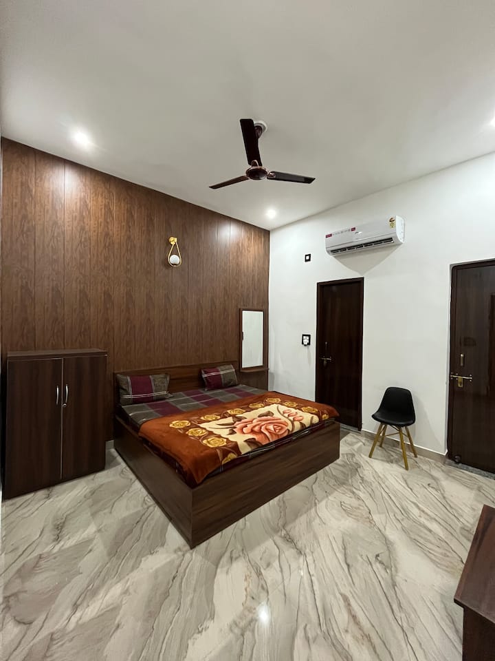 Shri Ladli Stays Inn - Vrindavan