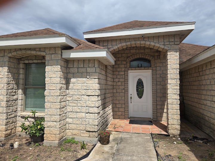 Cozy And Comfy House Near Everything - Brownsville, TX