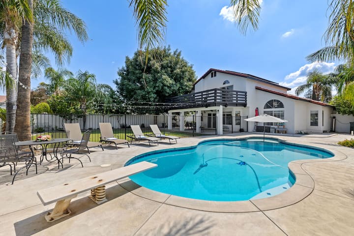 Casa Bella Gardens, Pool, Backyard, Dog Friendly - Bakersfield, CA