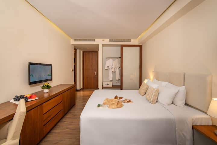 Ocean View Apartment •Infinity Pool•beach Front - Da Nang