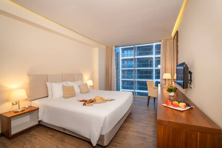 Ocean View Apartment *Infinity Pool*beach Front - Đà Nẵng