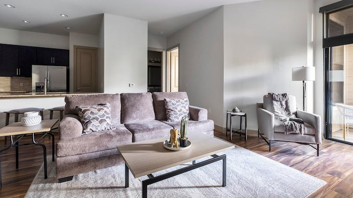 Landing | Beautiful 2bd, Game Room, Pool - Houston, TX