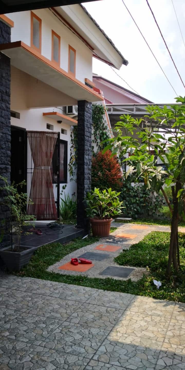 Rumah Belakang Koki Sunda Jl Sudirman Tengah Kota - Pekanbaru