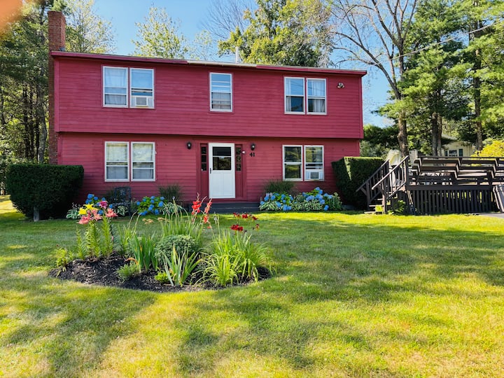 Minutes To Oob! Firepit & Deck | Dogsok | Sleeps10 - Old Orchard Beach, ME