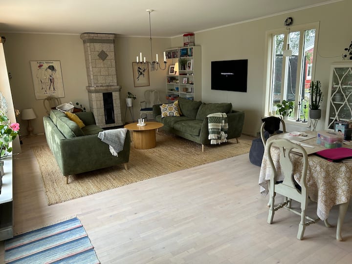 Stort Hus Nära Centrum I Umeå - Umeå