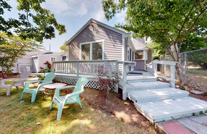 Relaxing & Spacious, 5 Bedroom Cape Cod Home - Barnstable, MA