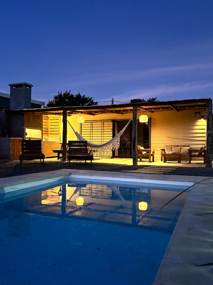 Casa Moderna Con Piscina Climatizada Y Parrillero - Cuchilla Alta