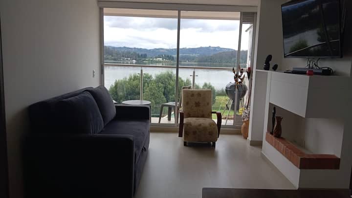 Repos, Vue Sur Le Lac Et Bière Fraîche à Paipa - Duitama