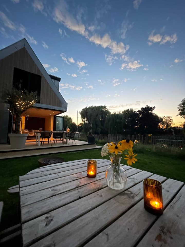 Villa Met Wellness Aan Het Water. Centraal Gelegen - Woerden