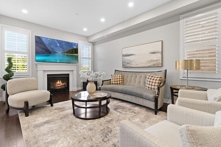 Bright 5br Family Retreat | Cozy Main Floor Suite - Milton