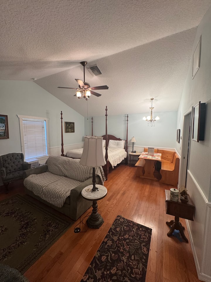 Boutique Cabin In Orange City, Fl - Orange City, FL