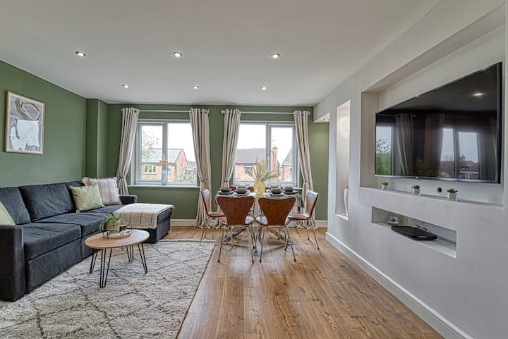 Coney Green - 3 Bedrooms - Worcester, UK