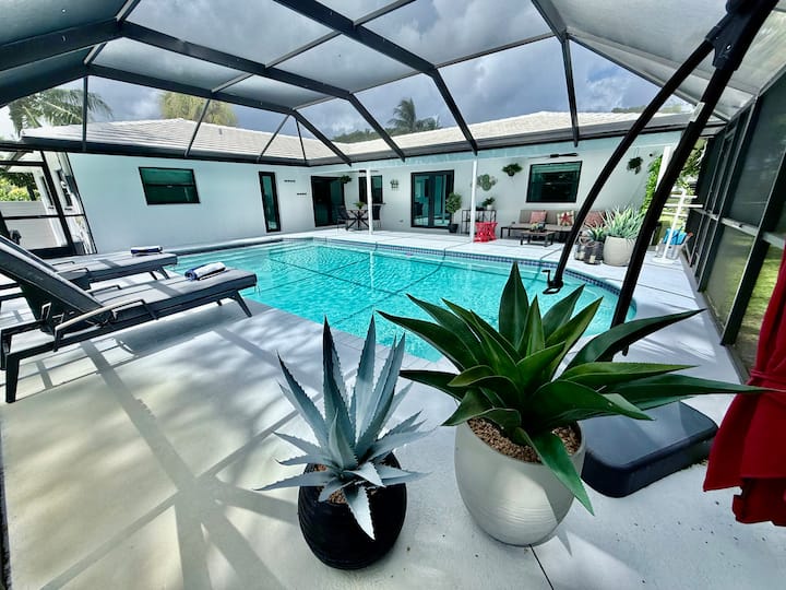 The Delray Palm House | Modern Pool Retreat - Delray Beach, FL