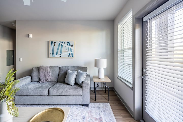 Landing | Chic 2bd, Clubhouse, Gym - Brent, FL