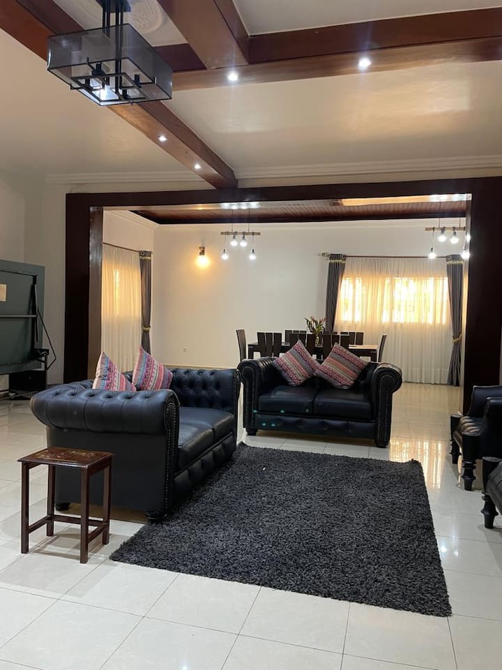 Villa Des Princes Bana | Centre Ville | Sécurisé - Cameroon