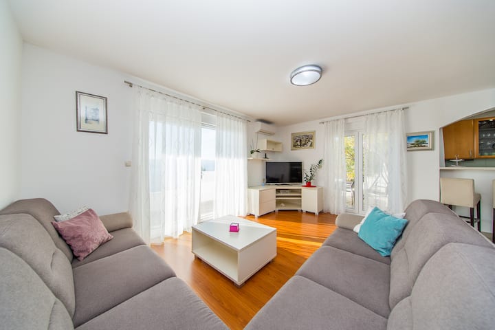 Apartment Luni - Omiš