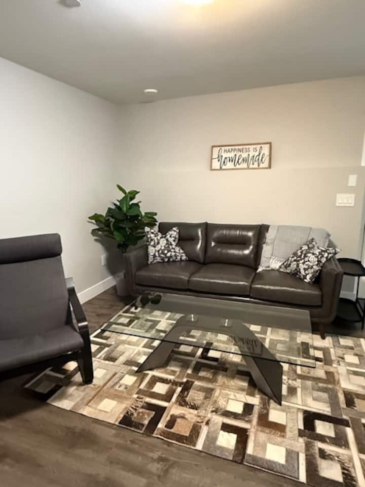 2 Bedroom Suite With Private Fenced Yard. - Abbotsford