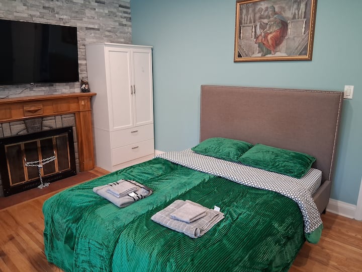 Greenhills - 3 Bedroom Suit (Main Floor) - Toronto