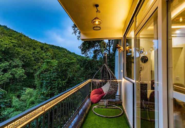 Luxurious 2br-mountain View Balconies -Rajpur Road -