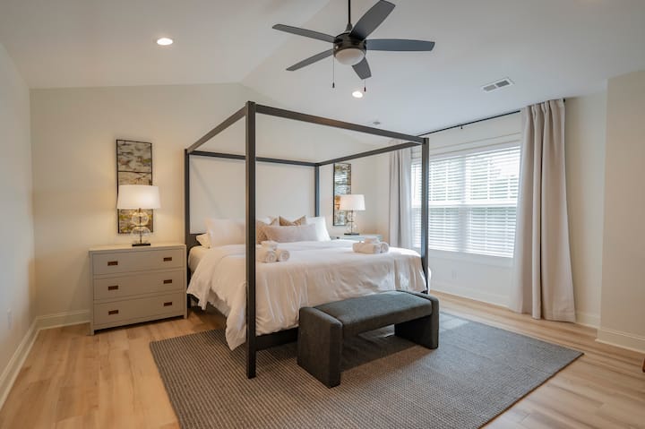 Stylish New Build | 3br Townhouse | Master Bdr Tv! - Lynchburg, VA