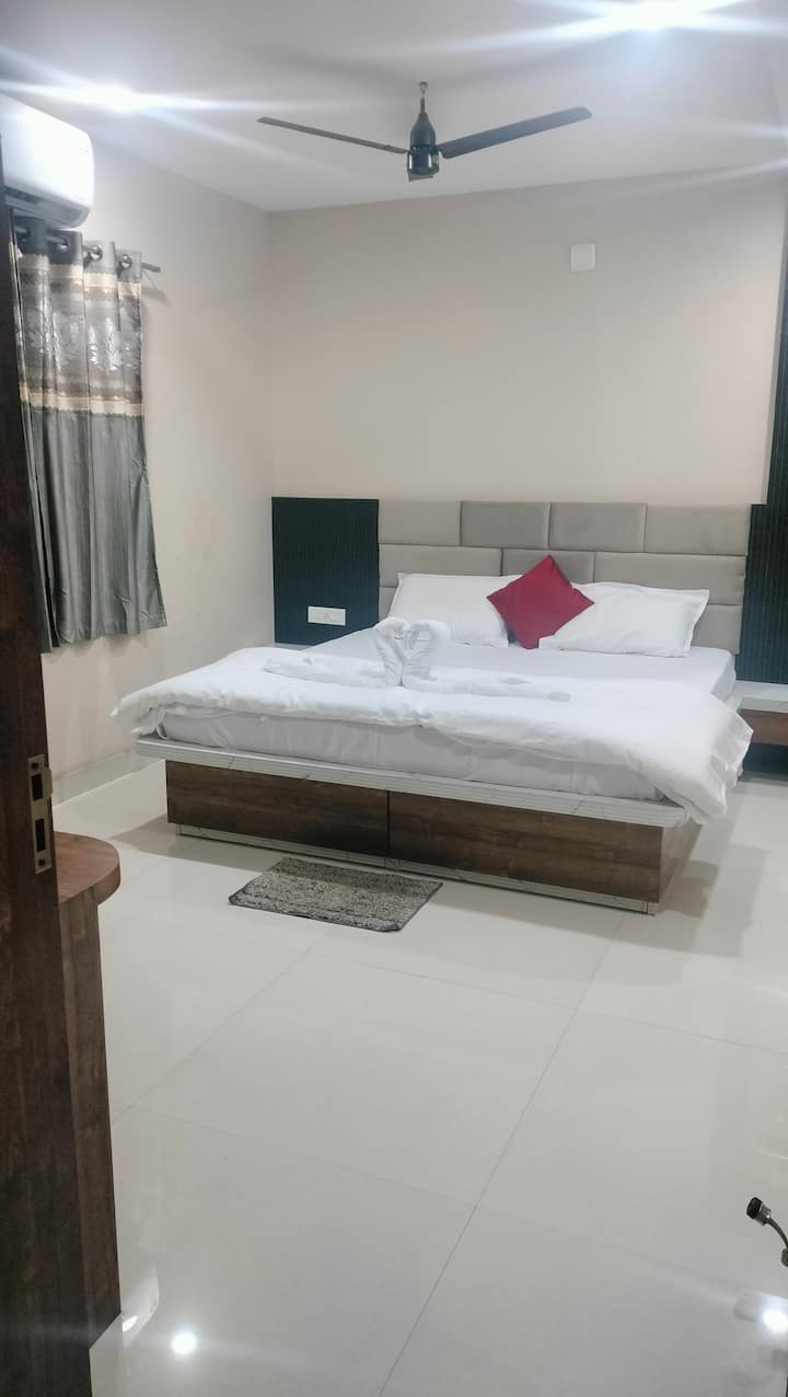 Das Residency. Nearest Puri Railway Station & Sea. - Puri