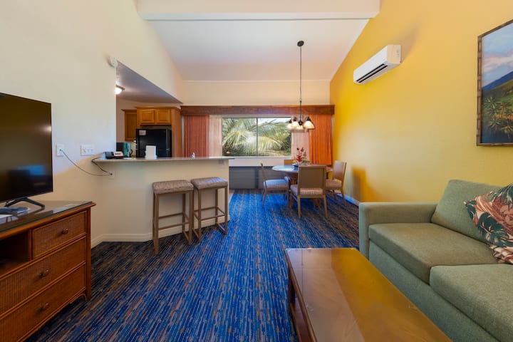 3 Convenient Units, Outdoor Pool, Parking Onsite! - Kauai, HI