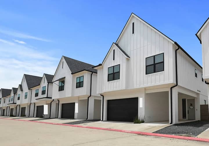 The Reveille Retreat - College Station, TX