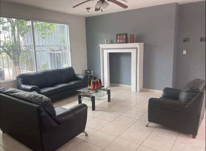 Casa Segura, Espaciosa Y Conveniente. - Chetumal