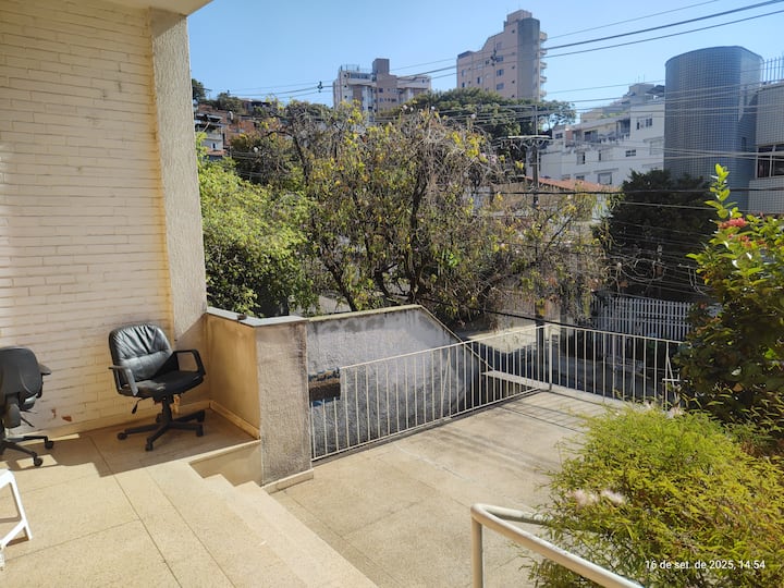 Casa Ampla E Aconchegante Região Centro Sul De Bh - Belo Horizonte