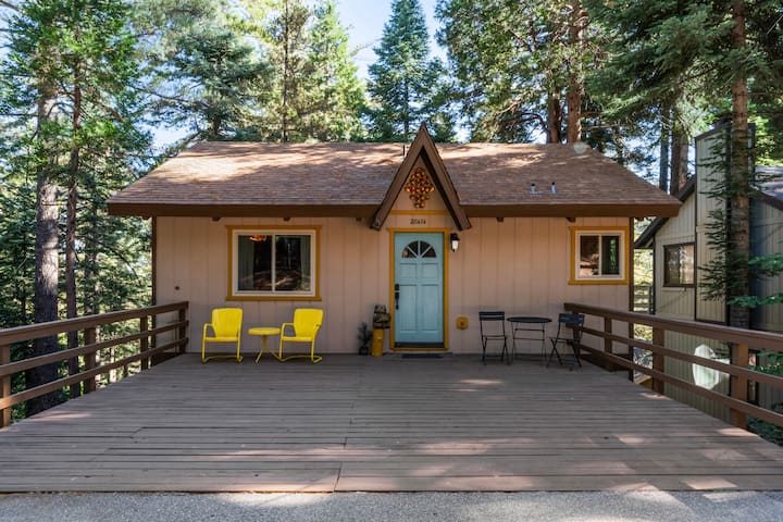 Retro Retreat + Bbq + Patio With Outdoor Seating! - Lake Arrowhead, CA