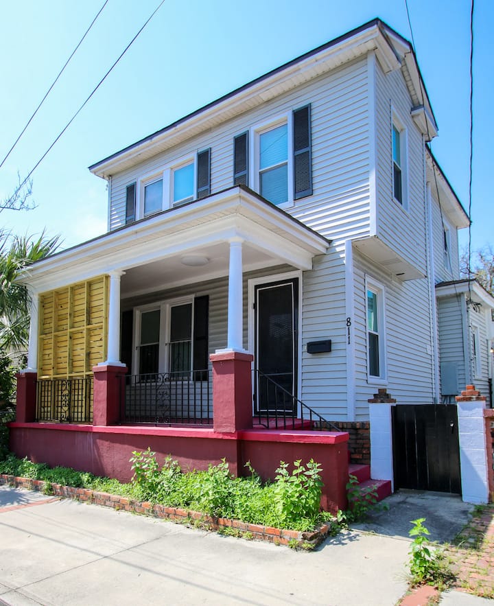 Local Lodging | Spacious Triplex Stay - Savannah, GA