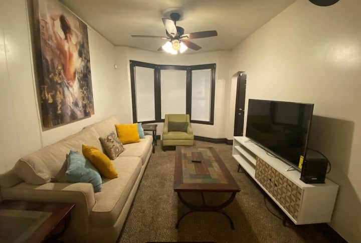 Cozy Holcomb Haven – 3br Comfort - Detroit, MI