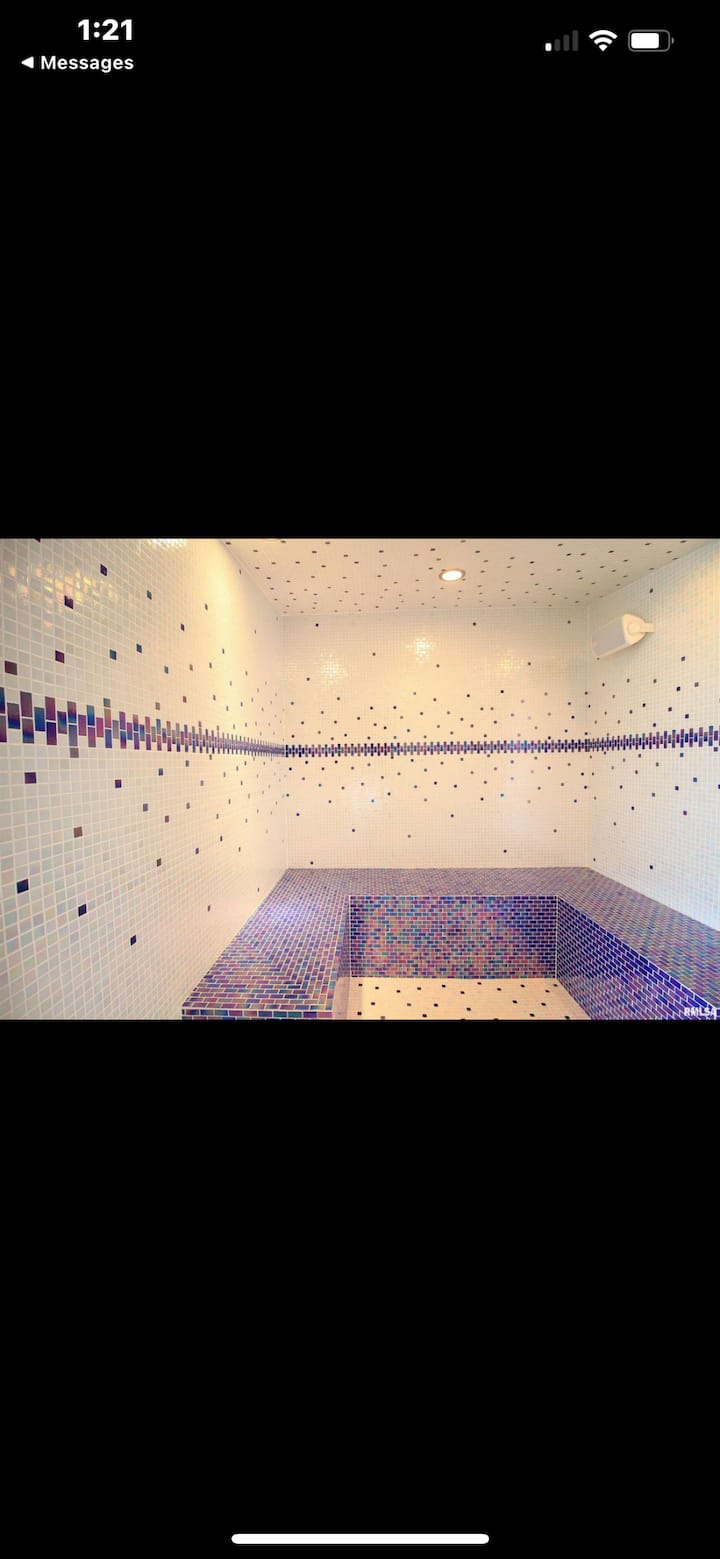 Country Home Overlooking The Mississippi River - Clinton, IA