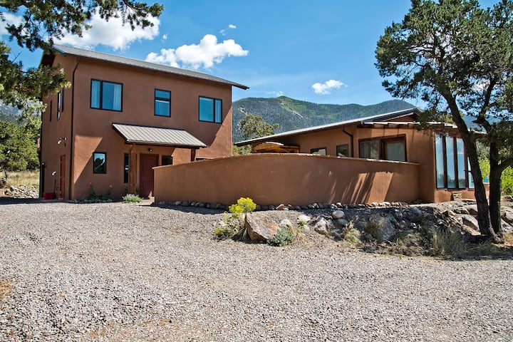 White Lotus House: 2 Br, 2.5 Ba On 3 Acres - Crestone, CO