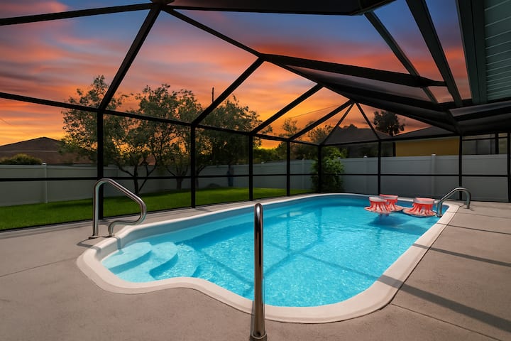 Beachside 4br Retreat | Heated Pool | 14 Guests - Naples Park, FL