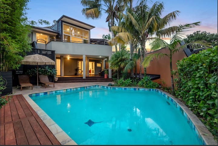 Tropical Retreat With Pool In Central Auckland. - Auckland
